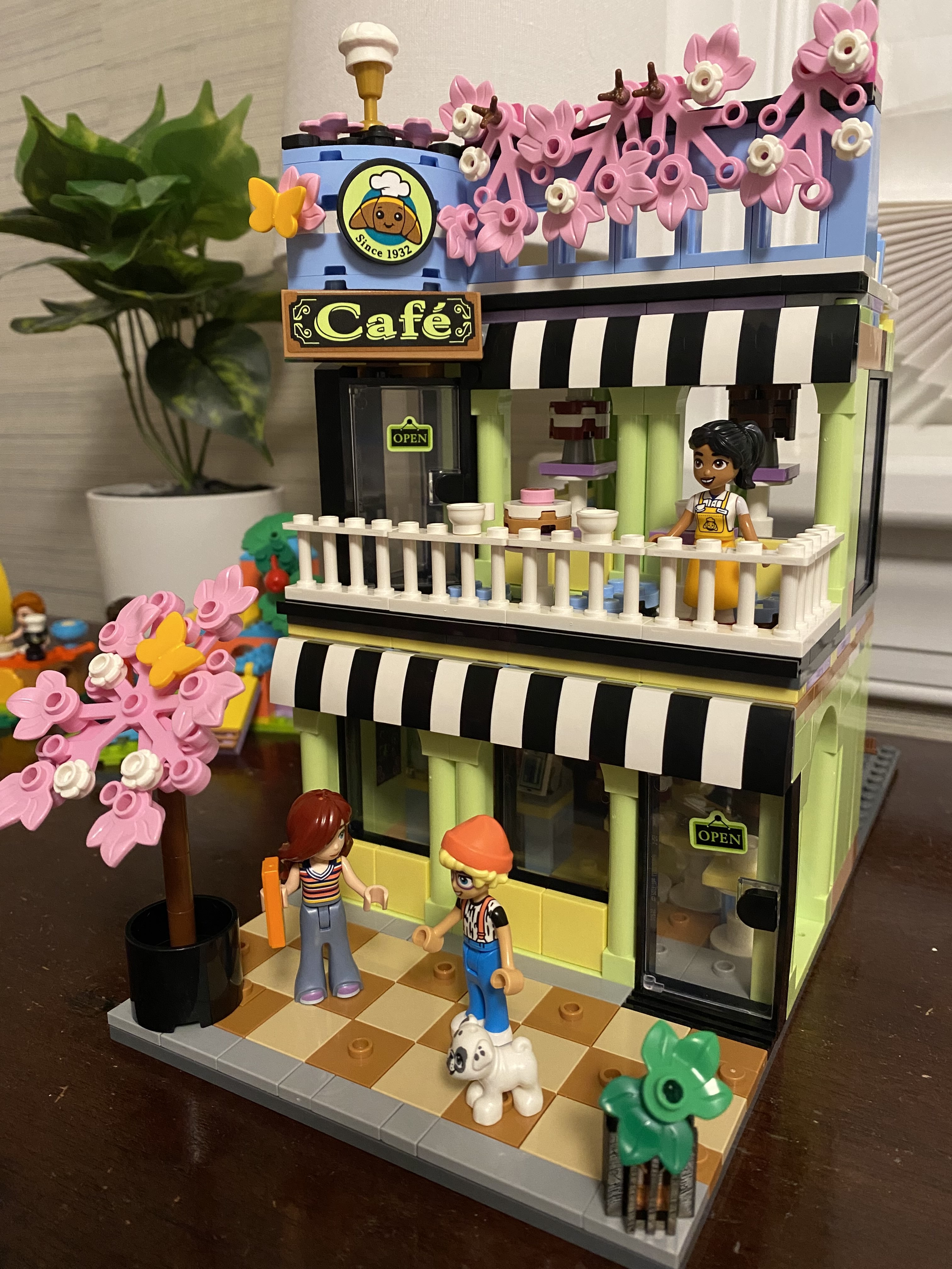 LEGO MOC-198557 Cafe & Cake Shop Modular Alternate build of 2x42618 ...